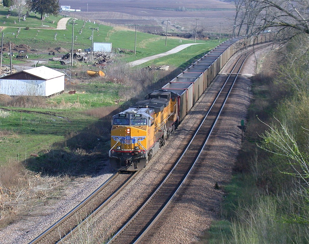 UP 5981 and sister lead westbound empties